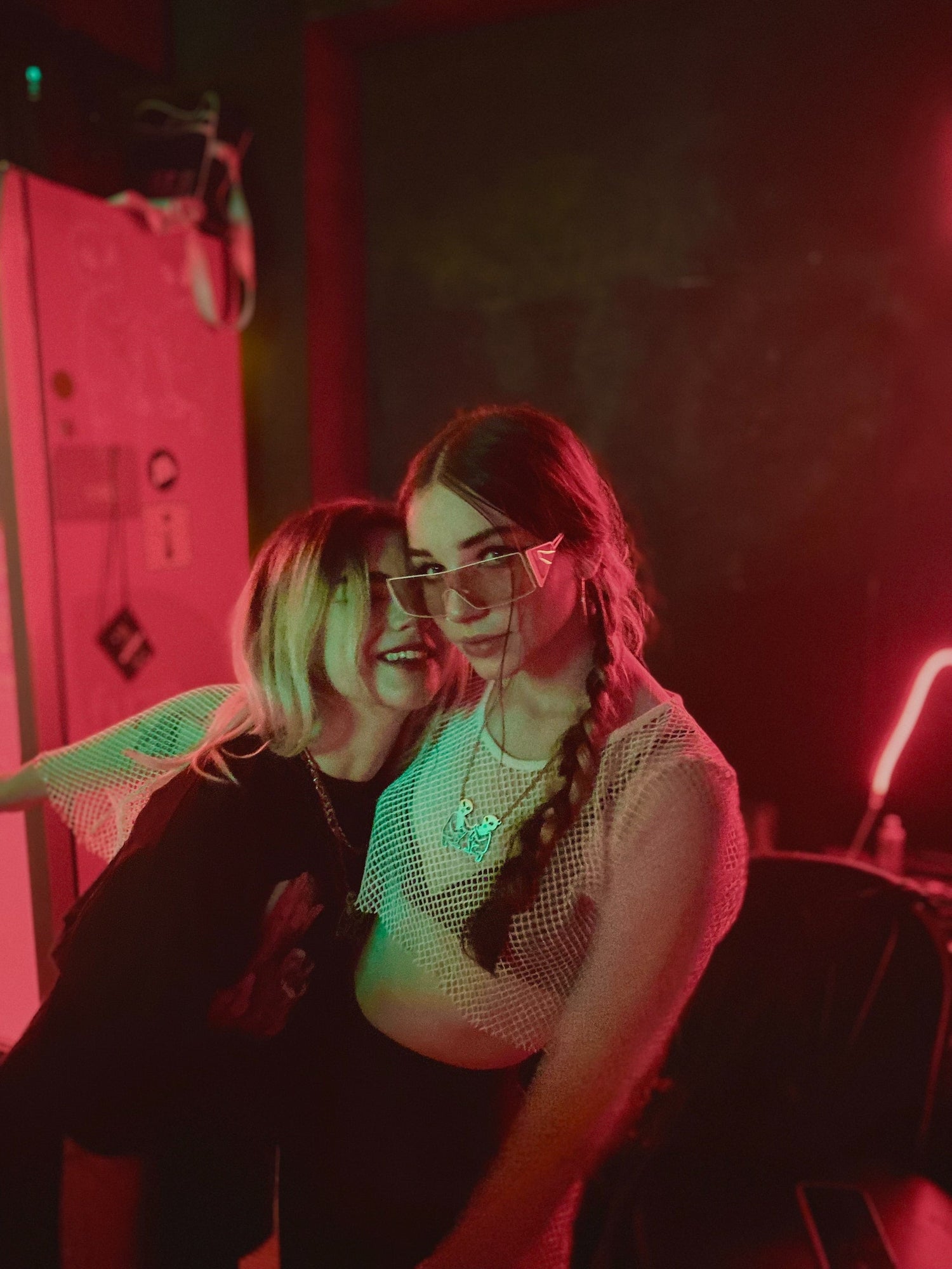 What to Wear to a Rave: Women's Outfit Inspiration | Loop Earplugs