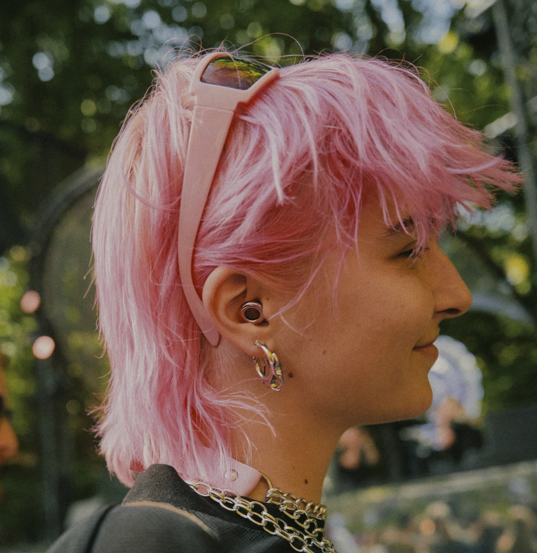 What to Wear to a Rave: Women's Outfit Inspiration | Loop Earplugs